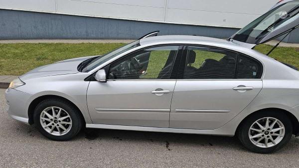 Pelēks Renault Laguna 2012 Viļņa, ar dzinēja tilpumu 1.46 L un nobraukumu 295 tūkst. km par 4200 €, foto 2 vietnē AUTOMOTO.COM.LV