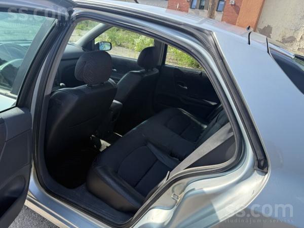 Pelēks Renault Laguna 2003 Daugavpils, ar dzinēja tilpumu 1.90 L un nobraukumu 267 tūkst. km par 900 €, foto 8 vietnē AUTOMOTO.COM.LV