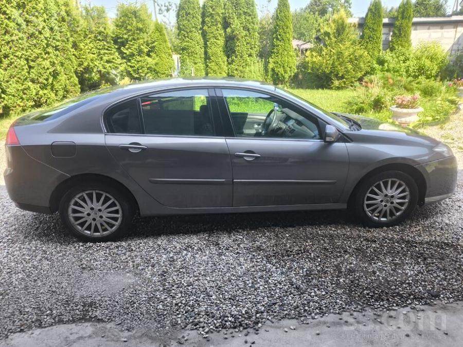 Pelēks Renault Laguna 2007 Daugavpils, ar dzinēja tilpumu 2.00 L un nobraukumu 352 tūkst. km par 650 €, foto 8 vietnē AUTOMOTO.COM.LV