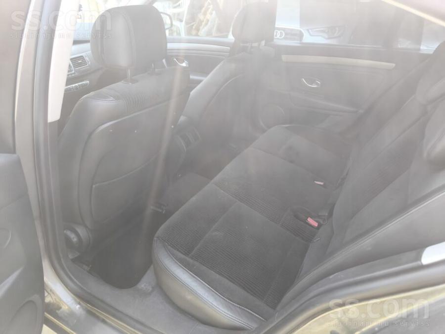 Pelēks Renault Laguna 2007 Daugavpils, ar dzinēja tilpumu 2.00 L un nobraukumu 352 tūkst. km par 650 €, foto 10 vietnē AUTOMOTO.COM.LV