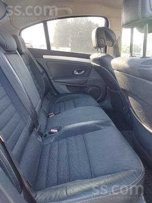 Pelēks Renault Laguna 2007 Rīga, ar dzinēja tilpumu 2.00 L un nobraukumu 291 tūkst. km par 1000 €, foto 8 vietnē AUTOMOTO.COM.LV