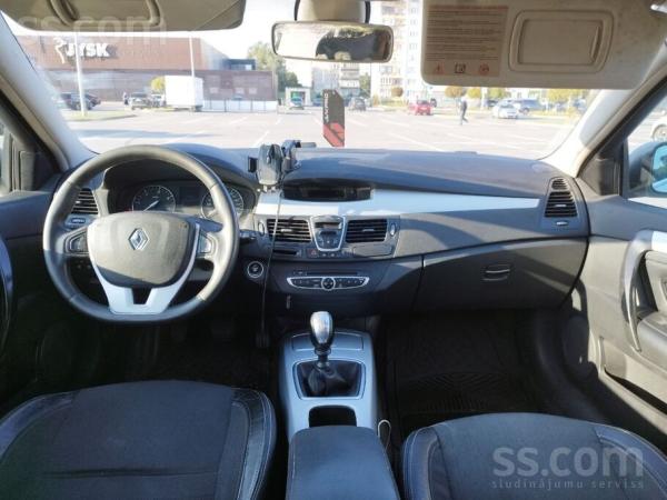 Pelēks Renault Laguna 2007 Rīga, ar dzinēja tilpumu 2.00 L un nobraukumu 291 tūkst. km par 1000 €, foto 8 vietnē AUTOMOTO.COM.LV