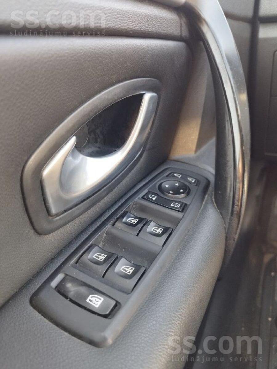 Pelēks Renault Laguna 2007 Rīga, ar dzinēja tilpumu 2.00 L un nobraukumu 291 tūkst. km par 1000 €, foto 13 vietnē AUTOMOTO.COM.LV