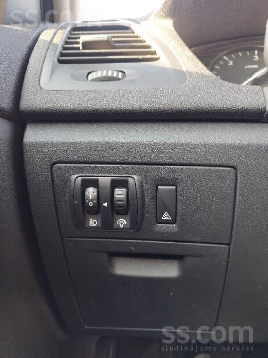 Pelēks Renault Laguna 2007 Rīga, ar dzinēja tilpumu 2.00 L un nobraukumu 291 tūkst. km par 1000 €, foto 14 vietnē AUTOMOTO.COM.LV