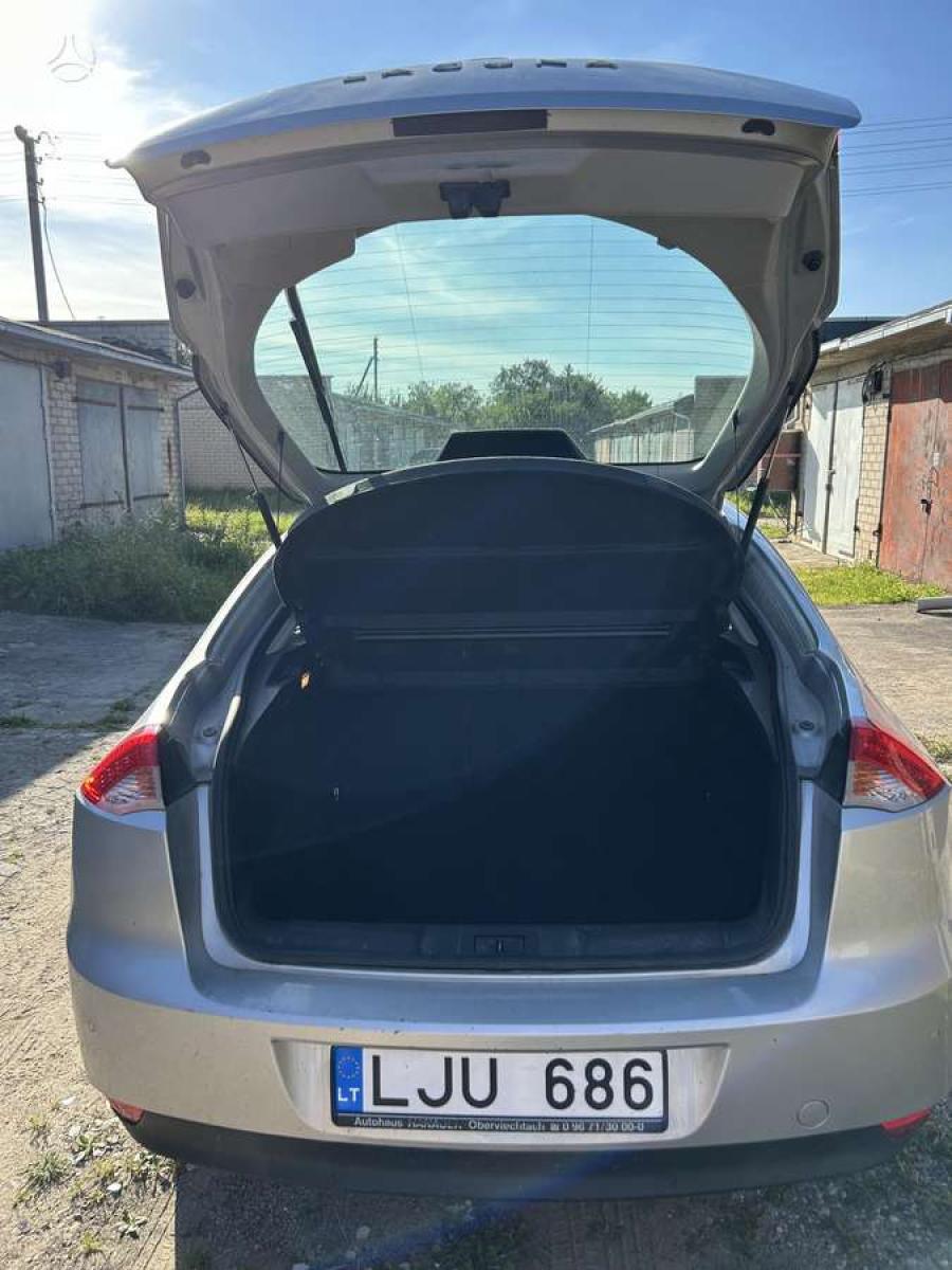 Pelēks Renault Laguna 2008 Marijampole, ar dzinēja tilpumu 2.00 L un nobraukumu 180 tūkst. km par 1700 €, foto 3 vietnē AUTOMOTO.COM.LV