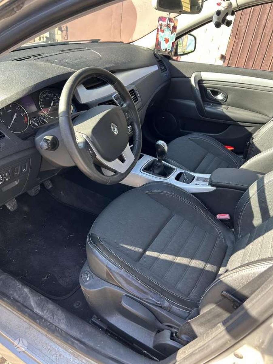 Pelēks Renault Laguna 2008 Marijampole, ar dzinēja tilpumu 2.00 L un nobraukumu 180 tūkst. km par 1700 €, foto 4 vietnē AUTOMOTO.COM.LV