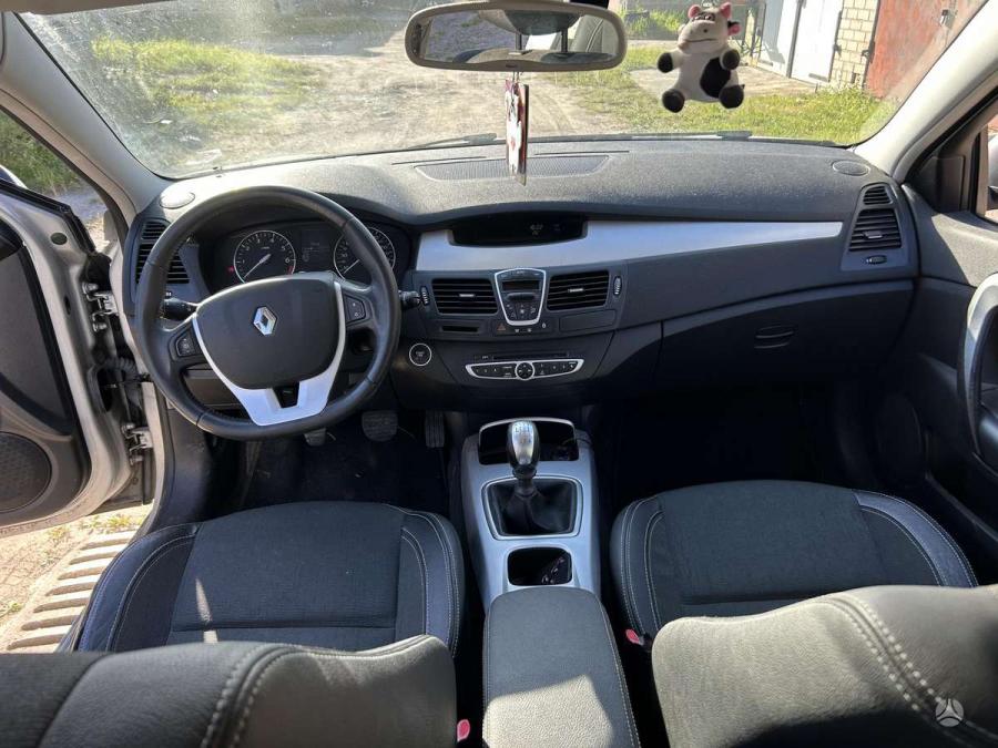 Pelēks Renault Laguna 2008 Marijampole, ar dzinēja tilpumu 2.00 L un nobraukumu 180 tūkst. km par 1700 €, foto 6 vietnē AUTOMOTO.COM.LV