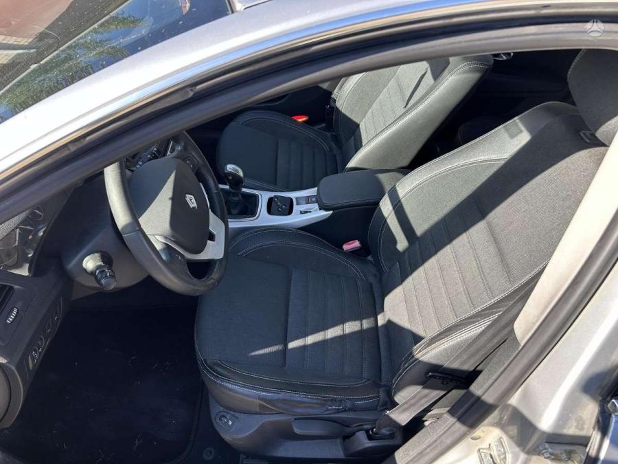 Pelēks Renault Laguna 2008 Marijampole, ar dzinēja tilpumu 2.00 L un nobraukumu 180 tūkst. km par 1700 €, foto 7 vietnē AUTOMOTO.COM.LV