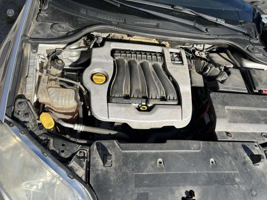 Pelēks Renault Laguna 2008 Marijampole, ar dzinēja tilpumu 2.00 L un nobraukumu 180 tūkst. km par 1700 €, foto 9 vietnē AUTOMOTO.COM.LV