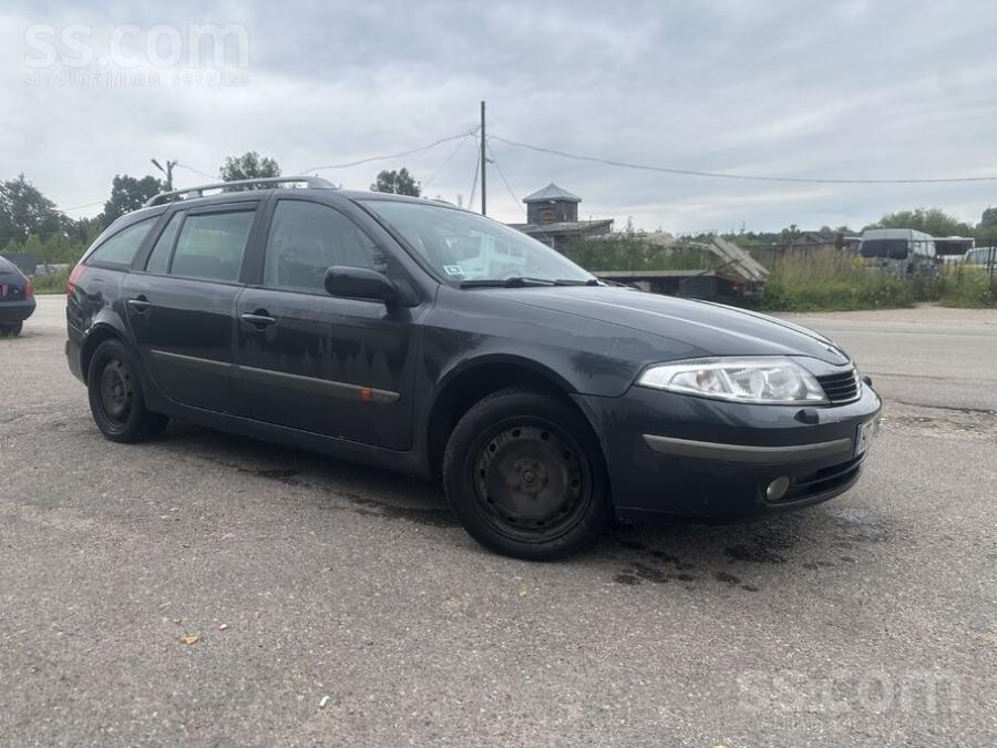 Grey Renault Laguna 2002 in Riga, with an engine capacity of 1.80 L and mileage of 262 thousand km for 950 €, photo 3 on AUTOMOTO.COM.LV
