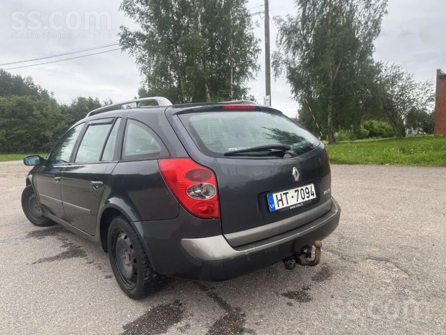 Pelēks Renault Laguna 2002 Rīga, ar dzinēja tilpumu 1.80 L un nobraukumu 263 tūkst. km par 850 €, foto 5 vietnē AUTOMOTO.COM.LV