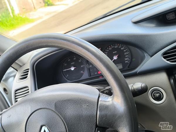 Pelēks Renault Laguna 2004 Viļņa, ar dzinēja tilpumu 1.80 L un nobraukumu 306 tūkst. km par 1150 €, foto 4 vietnē AUTOMOTO.COM.LV