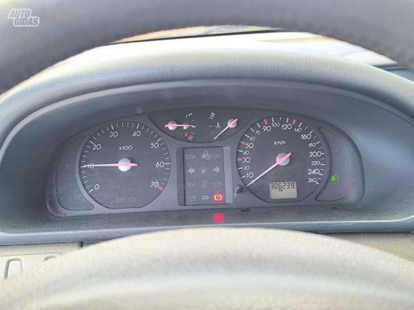 Pelēks Renault Laguna 2004 Viļņa, ar dzinēja tilpumu 1.80 L un nobraukumu 306 tūkst. km par 1150 €, foto 9 vietnē AUTOMOTO.COM.LV