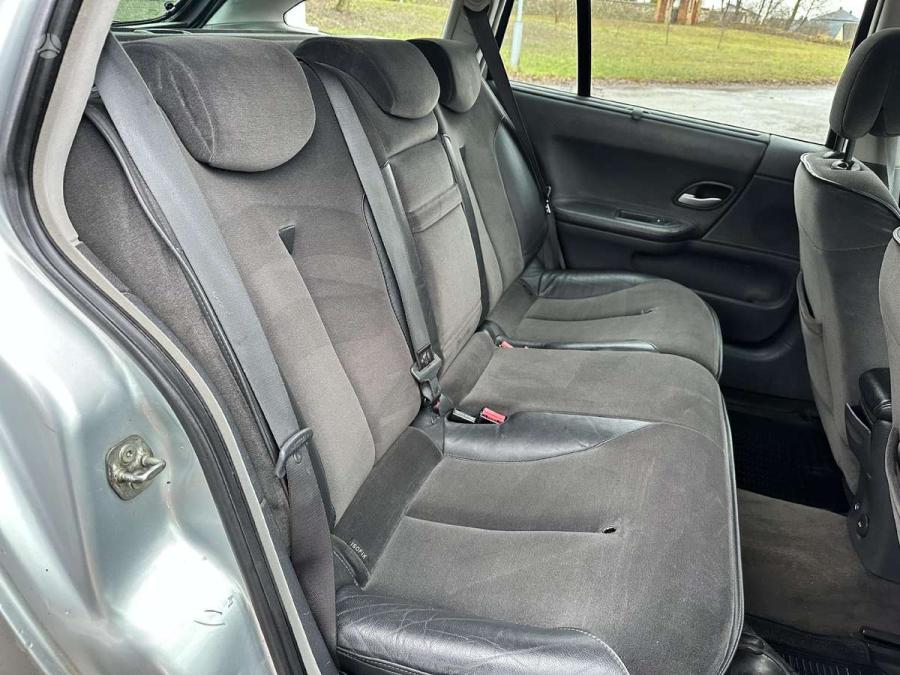 Pelēks Renault Laguna 2005 Viļņa, ar dzinēja tilpumu 2.00 L un nobraukumu 300 tūkst. km par 999 €, foto 12 vietnē AUTOMOTO.COM.LV