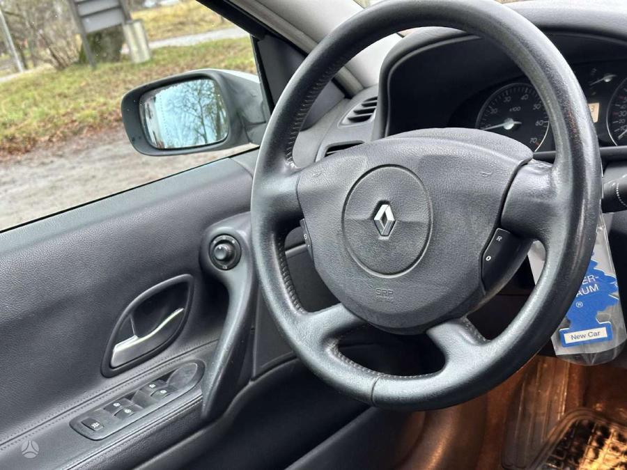 Pelēks Renault Laguna 2005 Viļņa, ar dzinēja tilpumu 2.00 L un nobraukumu 300 tūkst. km par 999 €, foto 14 vietnē AUTOMOTO.COM.LV