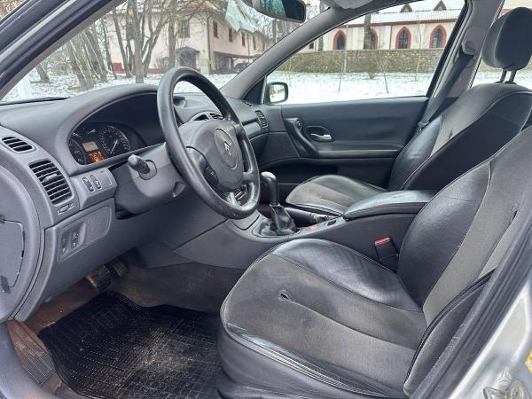 Pelēks Renault Laguna 2005 Viļņa, ar dzinēja tilpumu 2.00 L un nobraukumu 300 tūkst. km par 499 €, foto 8 vietnē AUTOMOTO.COM.LV