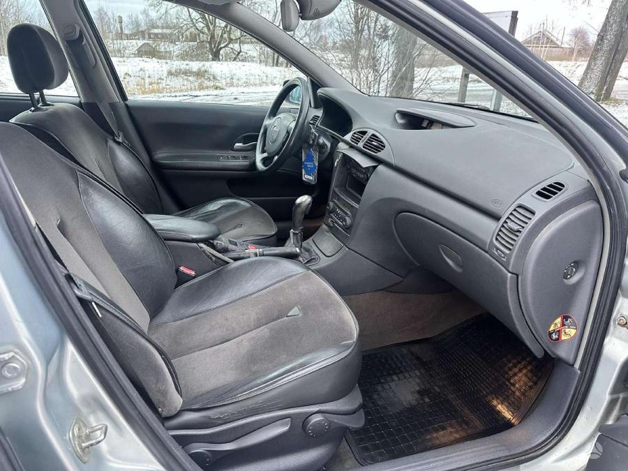 Grey Renault Laguna 2005 in Vilnius, with an engine capacity of 2.00 L and mileage of 300 thousand km for 499 €, photo 10 on AUTOMOTO.COM.LV