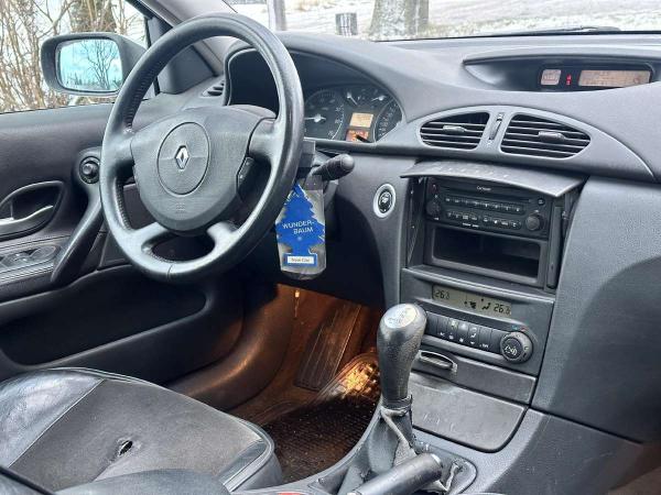 Pelēks Renault Laguna 2005 Viļņa, ar dzinēja tilpumu 2.00 L un nobraukumu 300 tūkst. km par 450 €, foto 8 vietnē AUTOMOTO.COM.LV