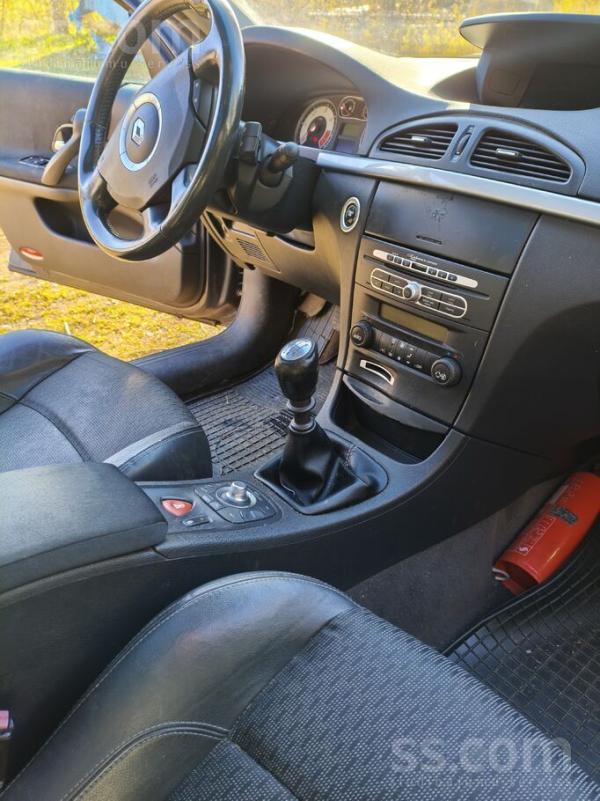 Pelēks Renault Laguna 2005 Rīga, ar dzinēja tilpumu 1.90 L un nobraukumu 210 tūkst. km par 1500 €, foto 8 vietnē AUTOMOTO.COM.LV