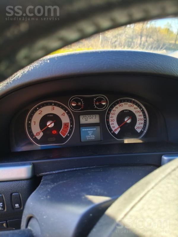 Pelēks Renault Laguna 2005 Rīga, ar dzinēja tilpumu 1.90 L un nobraukumu 210 tūkst. km par 1500 €, foto 9 vietnē AUTOMOTO.COM.LV