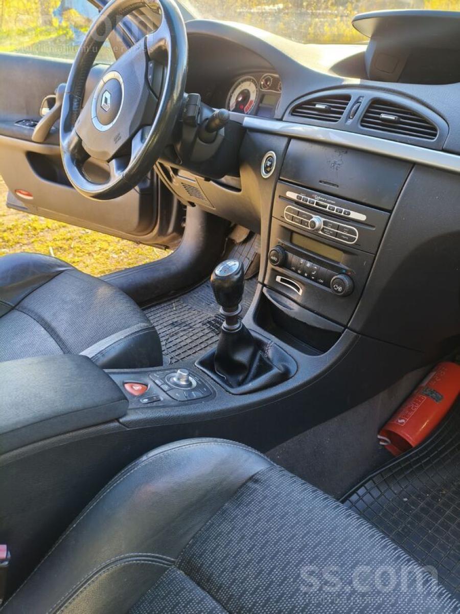 Pelēks Renault Laguna 2005 Rīga, ar dzinēja tilpumu 1.90 L un nobraukumu 210 tūkst. km par 1100 €, foto 9 vietnē AUTOMOTO.COM.LV