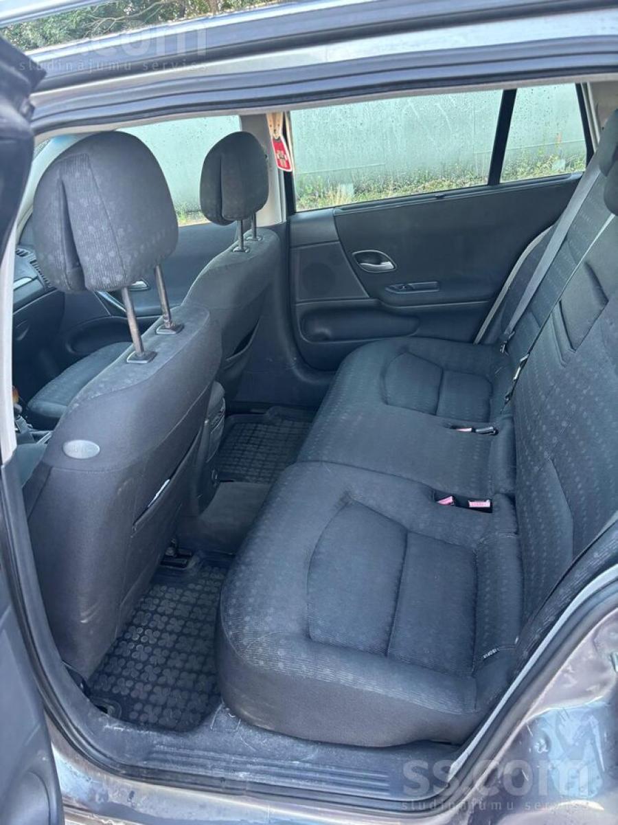 Grey Renault Laguna 2005 in Liepaja, with an engine capacity of 1.90 L and mileage of 395 thousand km for 900 €, photo 9 on AUTOMOTO.COM.LV