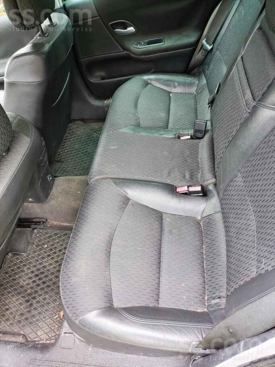 Grey Renault Laguna 2005 in Limbazi, with an engine capacity of 1.90 L and mileage of 320 thousand km for 450 €, photo 13 on AUTOMOTO.COM.LV