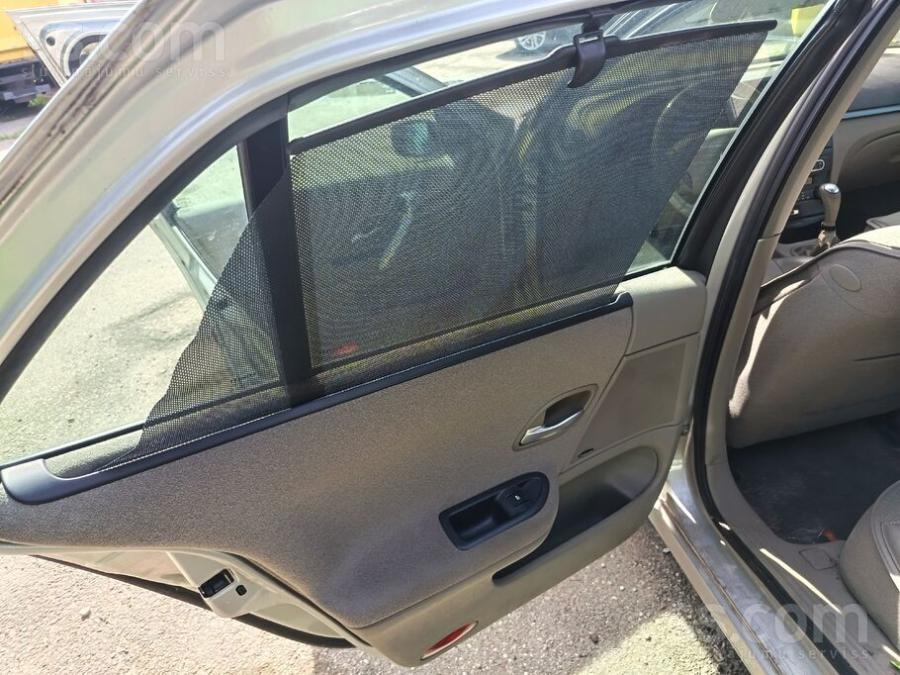 Grey Renault Laguna 2006 in Riga, with an engine capacity of 2.00 L and mileage of 209 thousand km for 1450 €, photo 8 on AUTOMOTO.COM.LV
