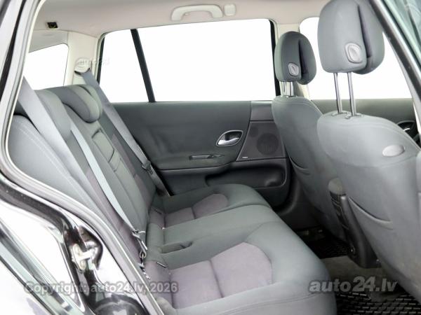 Grey Renault Laguna 2007 in Tallinn, with an engine capacity of 2.20 L and mileage of 311 thousand km for 1199 €, photo 8 on AUTOMOTO.COM.LV