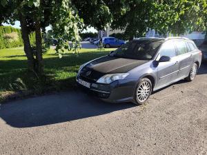 Pelēks Renault Laguna 2008 Kretinga, ar dzinēja tilpumu 2.00 L un nobraukumu 282 tūkst. km par 1000 €, foto 3 vietnē AUTOMOTO.COM.LV
