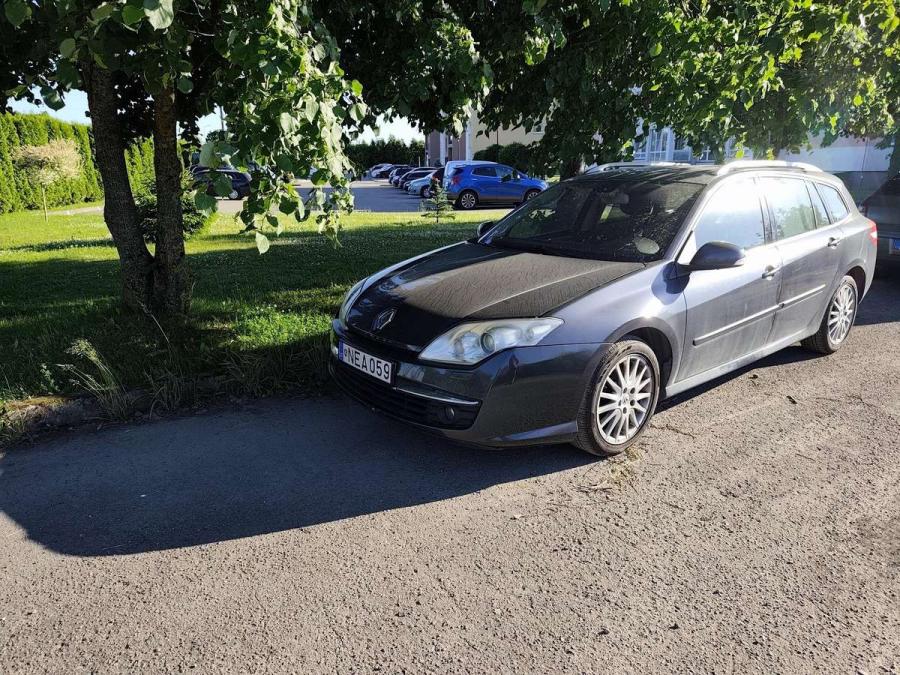 Pelēks Renault Laguna 2008 Kretinga, ar dzinēja tilpumu 2.00 L un nobraukumu 282 tūkst. km par 1000 €, foto 3 vietnē AUTOMOTO.COM.LV