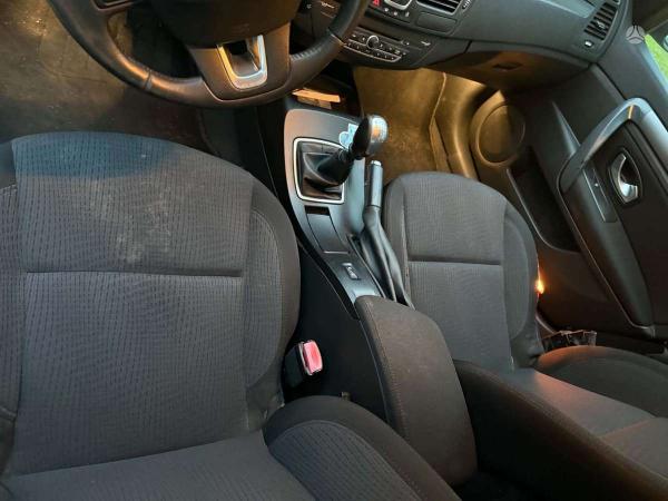 Pelēks Renault Laguna 2008 Tauragė, ar dzinēja tilpumu 2.00 L un nobraukumu 278 tūkst. km par 2000 €, foto 10 vietnē AUTOMOTO.COM.LV