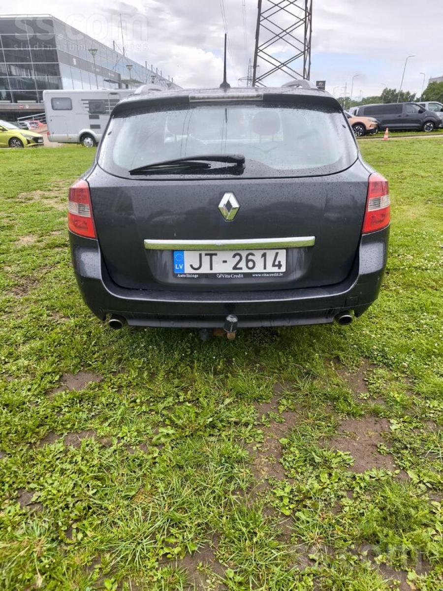 Grey Renault Laguna 2009 in Riga, with an engine capacity of 2.00 L and mileage of 304 thousand km for 1950 €, photo 5 on AUTOMOTO.COM.LV