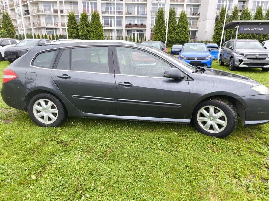 Grey Renault Laguna 2009 in Riga, with an engine capacity of 2.00 L and mileage of 304 thousand km for 1950 €, photo 7 on AUTOMOTO.COM.LV