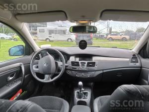 Grey Renault Laguna 2009 in Riga, with an engine capacity of 2.00 L and mileage of 304 thousand km for 1950 €, photo 8 on AUTOMOTO.COM.LV