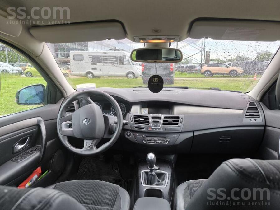 Grey Renault Laguna 2009 in Riga, with an engine capacity of 2.00 L and mileage of 304 thousand km for 1950 €, photo 8 on AUTOMOTO.COM.LV