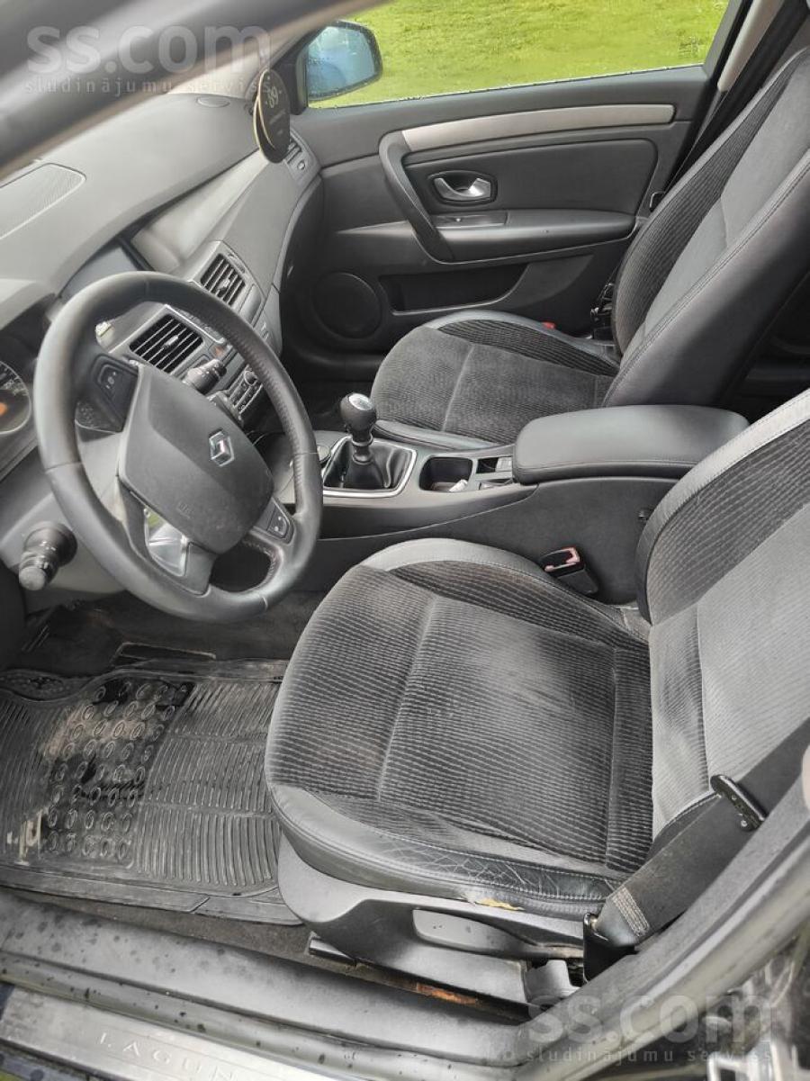 Grey Renault Laguna 2009 in Riga, with an engine capacity of 2.00 L and mileage of 304 thousand km for 1950 €, photo 9 on AUTOMOTO.COM.LV