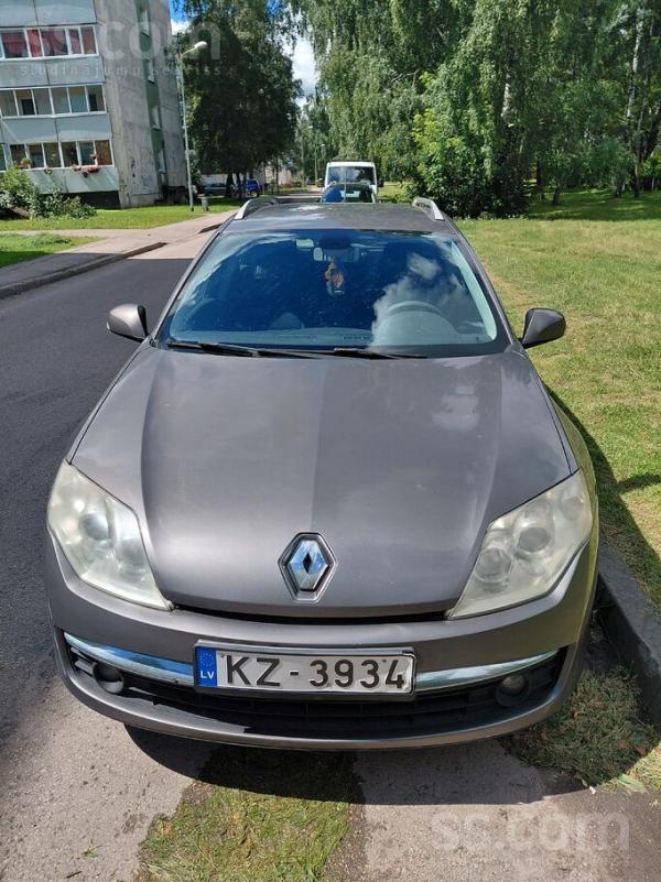 Grey Renault Laguna 2009 in Riga, with an engine capacity of 2.00 L and mileage of 300 thousand km for 1100 €, photo 1 on AUTOMOTO.COM.LV