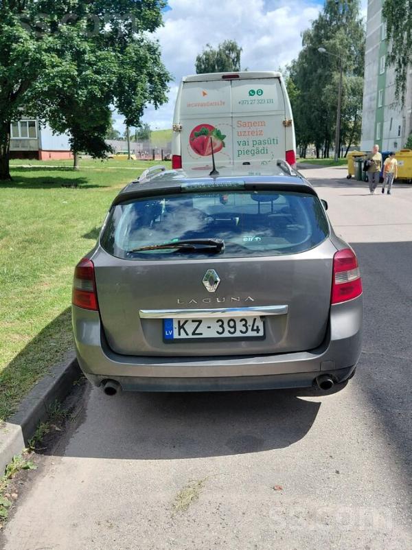 Grey Renault Laguna 2009 in Riga, with an engine capacity of 2.00 L and mileage of 300 thousand km for 1100 €, photo 3 on AUTOMOTO.COM.LV
