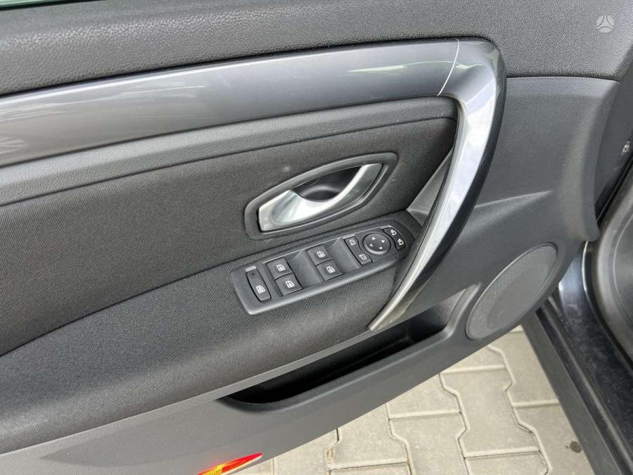 Grey Renault Laguna 2010 in Vilnius, with an engine capacity of 1.46 L and mileage of 307 thousand km for 2990 €, photo 25 on AUTOMOTO.COM.LV