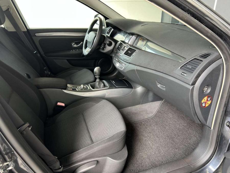 Grey Renault Laguna 2010 in Vilnius, with an engine capacity of 1.46 L and mileage of 307 thousand km for 2990 €, photo 27 on AUTOMOTO.COM.LV