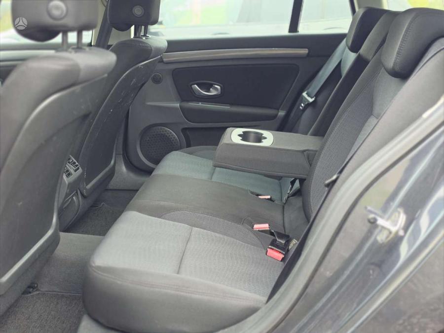 Pelēks Renault Laguna 2010 Elektrėnai, ar dzinēja tilpumu 1.46 L un nobraukumu 307 tūkst. km par 2990 €, foto 22 vietnē AUTOMOTO.COM.LV