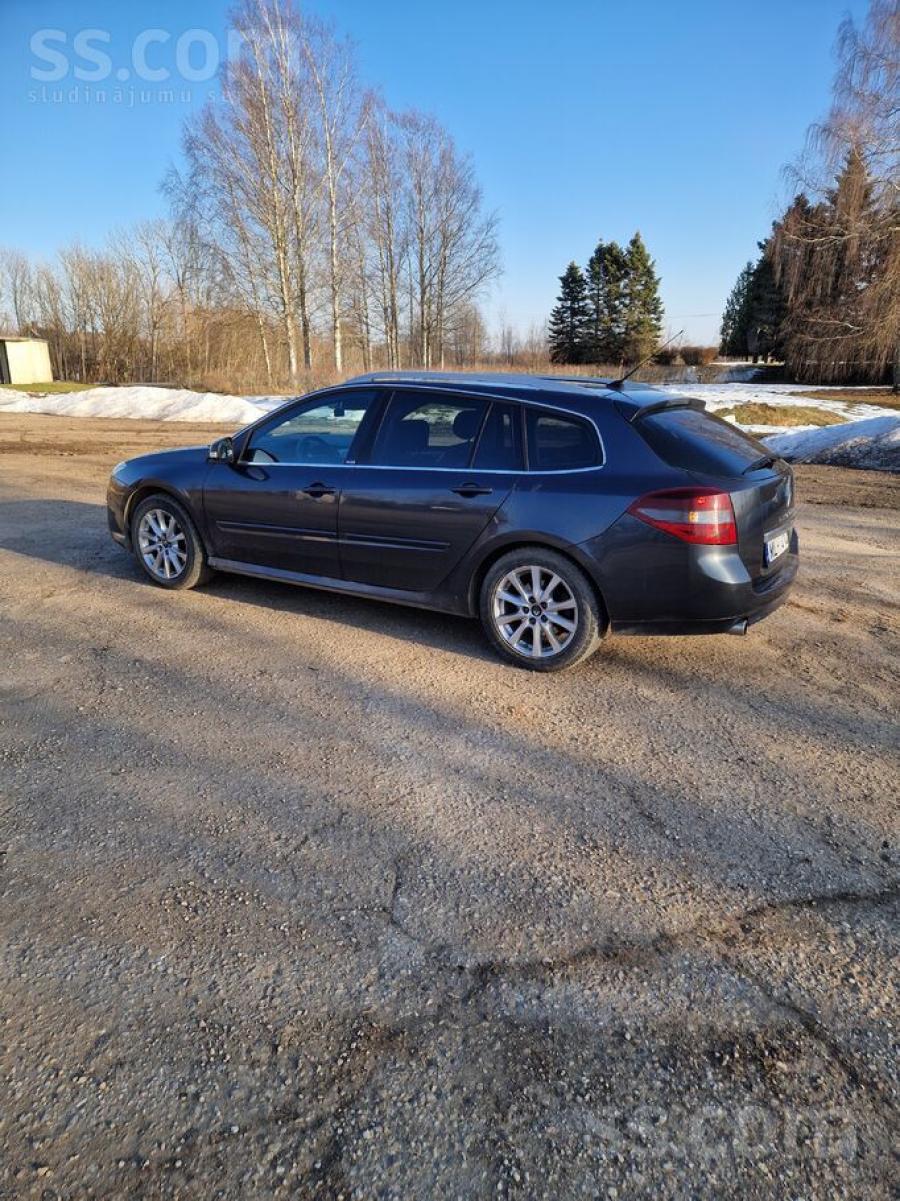Pelēks Renault Laguna 2011 Daugavpils, ar dzinēja tilpumu 2.00 L un nobraukumu 296 tūkst. km par 3600 €, foto 4 vietnē AUTOMOTO.COM.LV