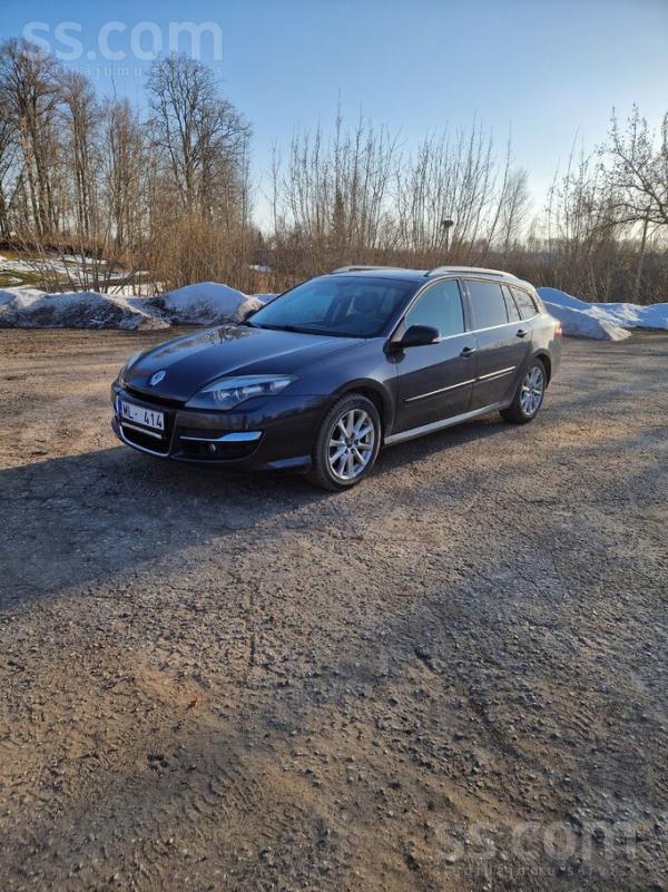 Grey Renault Laguna 2011 in Daugavpils, with an engine capacity of 2.00 L and mileage of 296 thousand km for 3600 €, photo 1 on AUTOMOTO.COM.LV