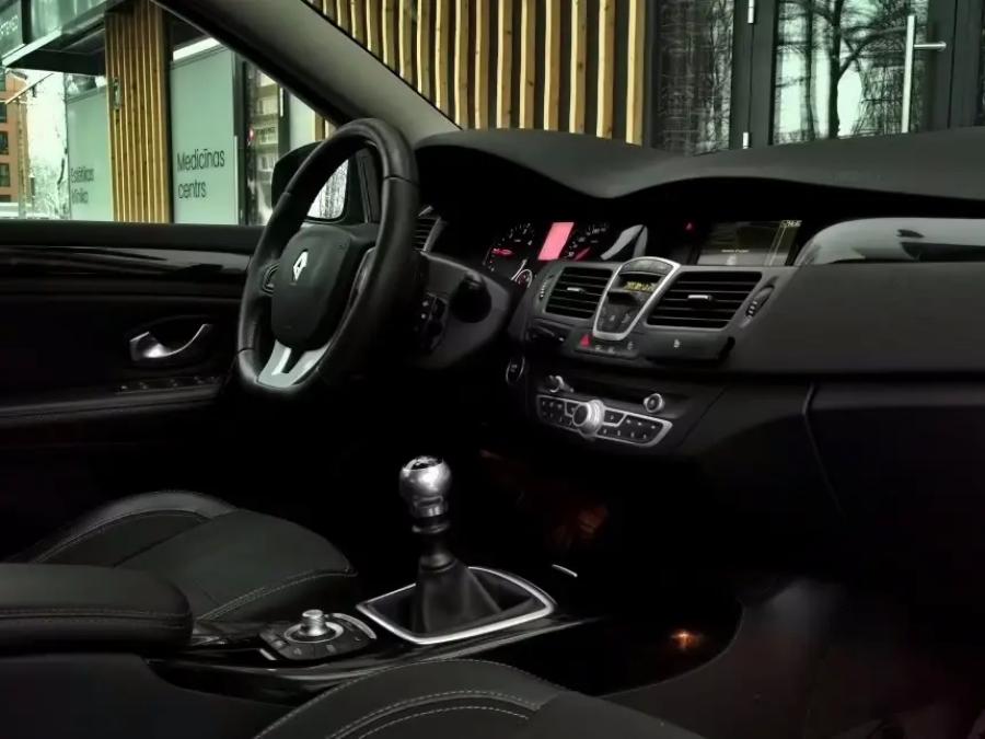 Grey Renault Laguna 2011 in Riga, with an engine capacity of 2.00 L and mileage of 230 thousand km for 3690 €, photo 12 on AUTOMOTO.COM.LV
