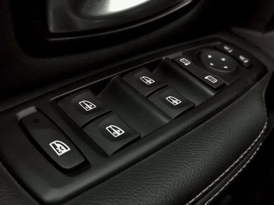 Grey Renault Laguna 2011 in Riga, with an engine capacity of 2.00 L and mileage of 230 thousand km for 3690 €, photo 16 on AUTOMOTO.COM.LV