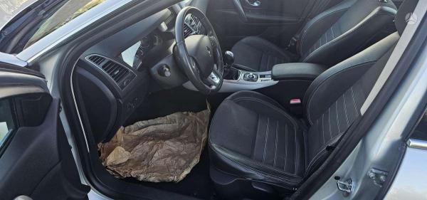 Pelēks Renault Laguna 2011 Marijampole, ar dzinēja tilpumu 1.46 L un nobraukumu 240 tūkst. km par 3500 €, foto 8 vietnē AUTOMOTO.COM.LV