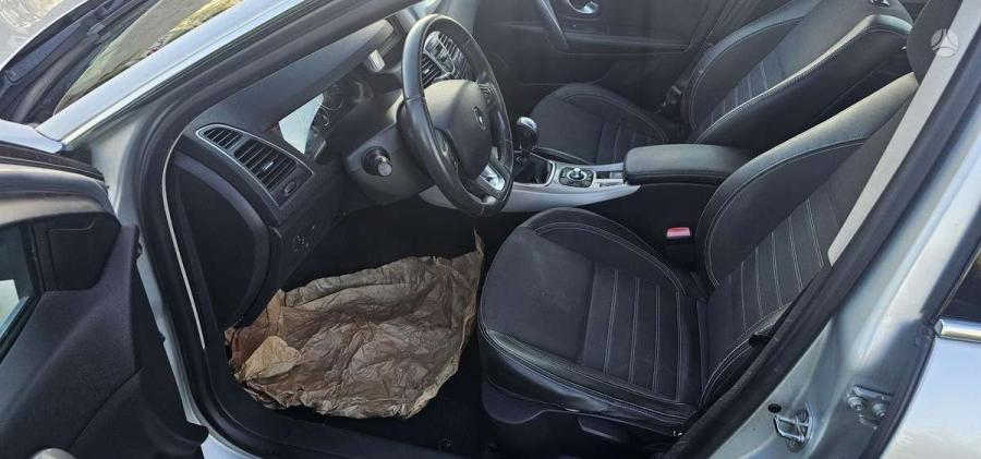 Pelēks Renault Laguna 2011 Marijampole, ar dzinēja tilpumu 1.46 L un nobraukumu 240 tūkst. km par 3500 €, foto 9 vietnē AUTOMOTO.COM.LV