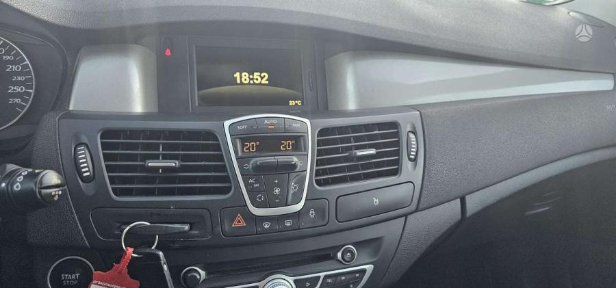 Pelēks Renault Laguna 2011 Marijampole, ar dzinēja tilpumu 1.46 L un nobraukumu 240 tūkst. km par 3500 €, foto 13 vietnē AUTOMOTO.COM.LV