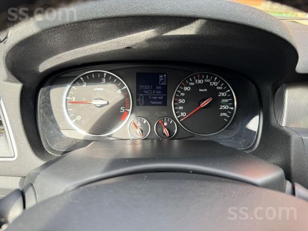 Pelēks Renault Laguna 2011 Daugavpils, ar dzinēja tilpumu 2.00 L un nobraukumu 313 tūkst. km par 3500 €, foto 9 vietnē AUTOMOTO.COM.LV